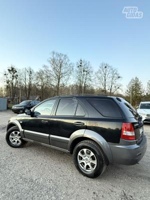Black Kia Sorento 2006 in Prienai, with an engine capacity of 2.50 L and mileage of 294 thousand km for 2650 €, photo 5 on AUTOMOTO.COM.LV