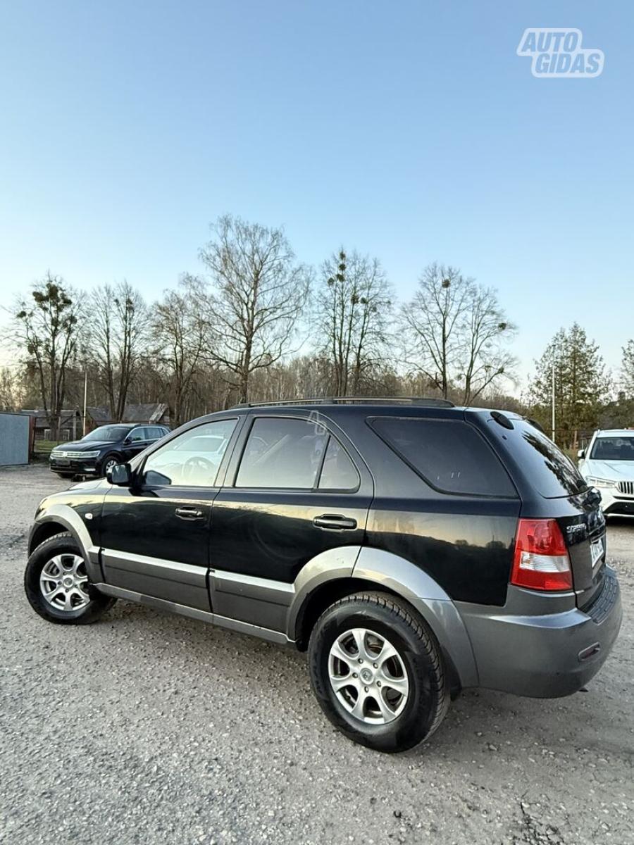 Black Kia Sorento 2006 in Prienai, with an engine capacity of 2.50 L and mileage of 294 thousand km for 2650 €, photo 5 on AUTOMOTO.COM.LV