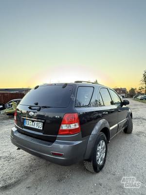 Black Kia Sorento 2006 in Prienai, with an engine capacity of 2.50 L and mileage of 294 thousand km for 2650 €, photo 7 on AUTOMOTO.COM.LV