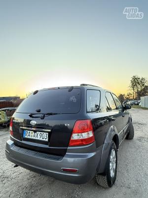 Black Kia Sorento 2006 in Prienai, with an engine capacity of 2.50 L and mileage of 294 thousand km for 2650 €, photo 8 on AUTOMOTO.COM.LV