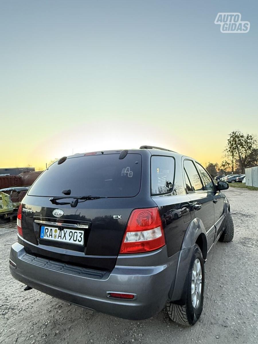 Black Kia Sorento 2006 in Prienai, with an engine capacity of 2.50 L and mileage of 294 thousand km for 2650 €, photo 8 on AUTOMOTO.COM.LV