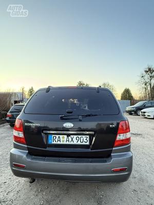 Black Kia Sorento 2006 in Prienai, with an engine capacity of 2.50 L and mileage of 294 thousand km for 2650 €, photo 9 on AUTOMOTO.COM.LV