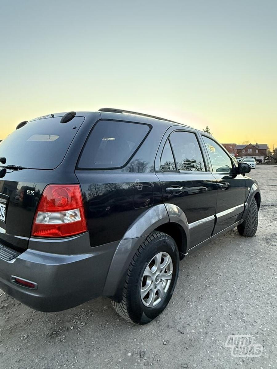 Black Kia Sorento 2006 in Prienai, with an engine capacity of 2.50 L and mileage of 294 thousand km for 2650 €, photo 10 on AUTOMOTO.COM.LV