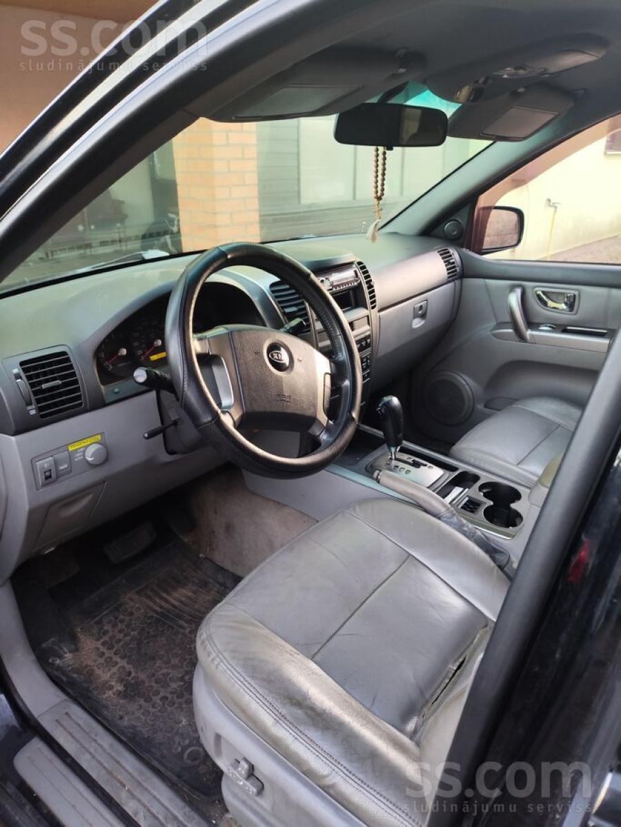 Melns Kia Sorento 2006 Daugavpils, ar dzinēja tilpumu 2.50 L un nobraukumu 355 tūkst. km par 2300 €, foto 5 vietnē AUTOMOTO.COM.LV