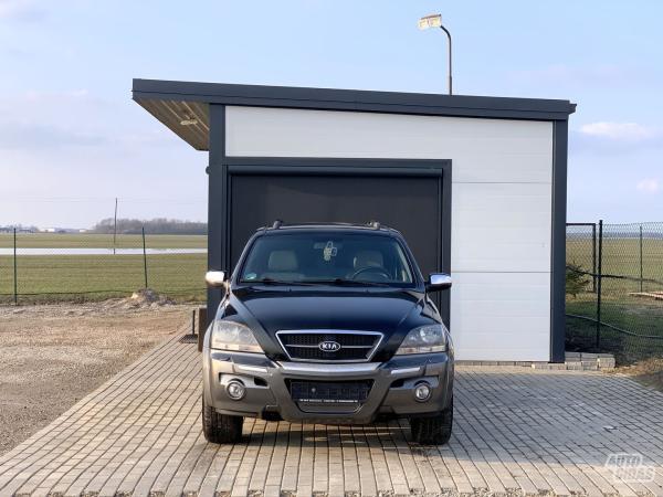 Black Kia Sorento 2006 in Kaunas, with an engine capacity of 2.50 L and mileage of 254 thousand km for 3199 €, photo 6 on AUTOMOTO.COM.LV