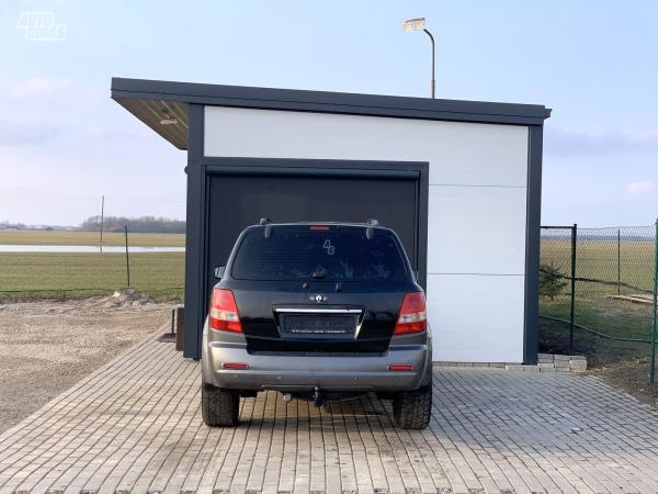 Black Kia Sorento 2006 in Kaunas, with an engine capacity of 2.50 L and mileage of 254 thousand km for 3199 €, photo 7 on AUTOMOTO.COM.LV