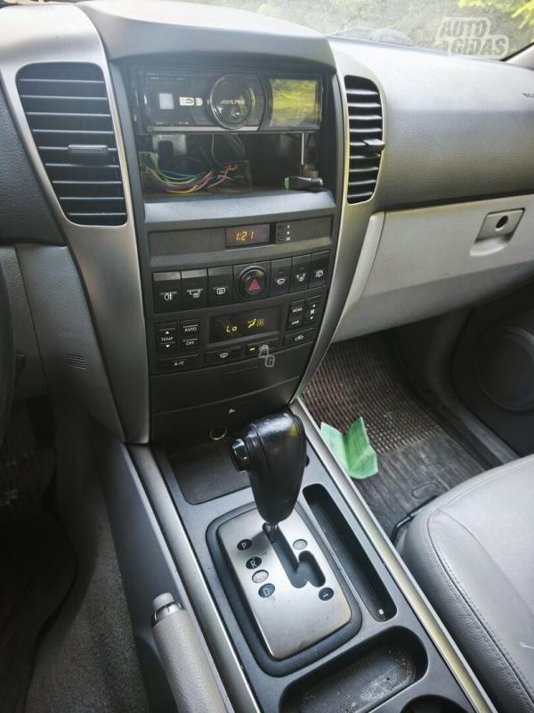 Black Kia Sorento 2006 in Kaunas, with an engine capacity of 2.50 L and mileage of 256 thousand km for 1000 €, photo 9 on AUTOMOTO.COM.LV
