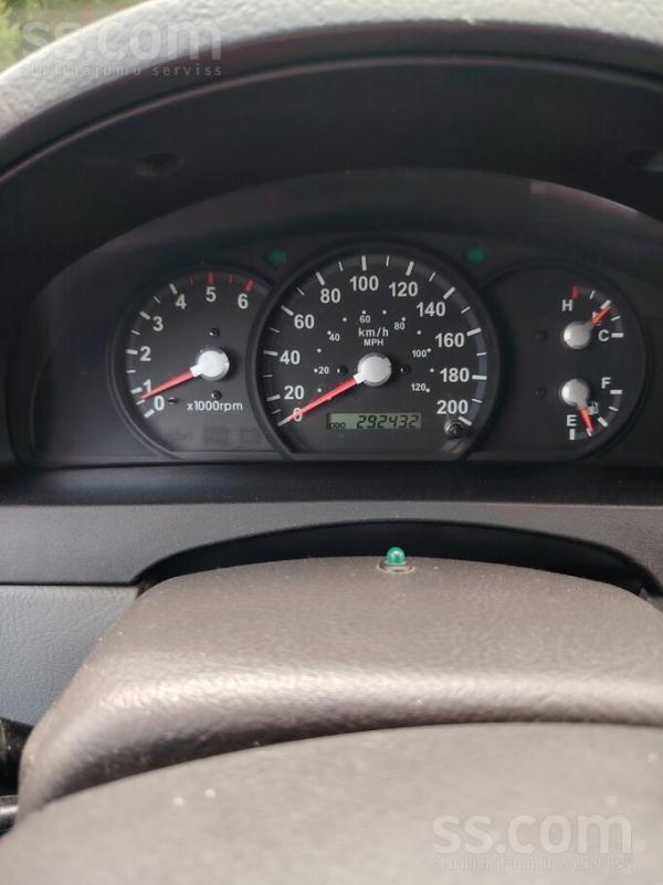 Black Kia Sorento 2006 in Dobele, with an engine capacity of 2.50 L and mileage of 293 thousand km for 1650 €, photo 7 on AUTOMOTO.COM.LV