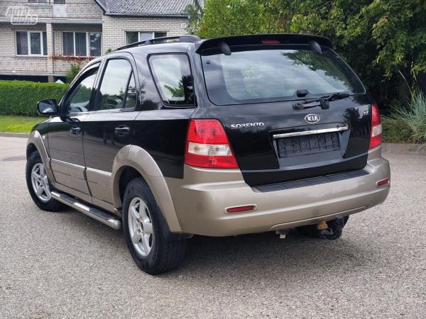 Black Kia Sorento 2006 in Anyksciai, with an engine capacity of 2.50 L and mileage of 250 thousand km for 1850 €, photo 3 on AUTOMOTO.COM.LV