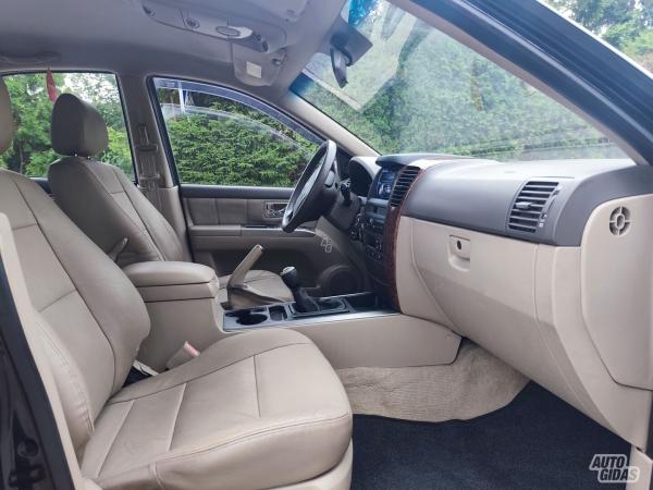 Black Kia Sorento 2006 in Anyksciai, with an engine capacity of 2.50 L and mileage of 250 thousand km for 1850 €, photo 6 on AUTOMOTO.COM.LV