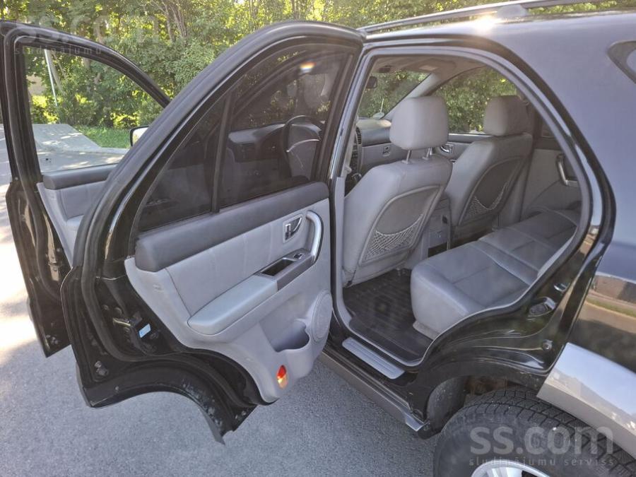 Melns Kia Sorento 2006 Rīga, ar dzinēja tilpumu 2.50 L un nobraukumu 187 tūkst. km par 1900 €, foto 8 vietnē AUTOMOTO.COM.LV
