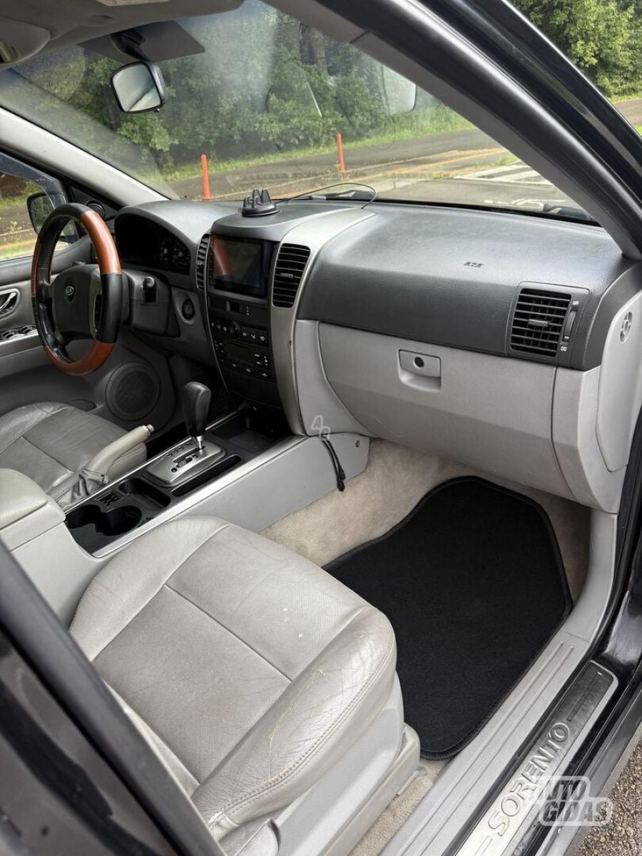 Melns Kia Sorento 2006 Prienai, ar dzinēja tilpumu 2.50 L un nobraukumu 224 tūkst. km par 2500 €, foto 26 vietnē AUTOMOTO.COM.LV