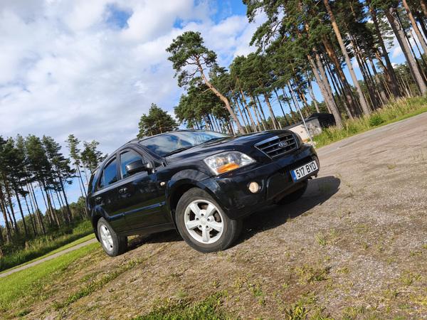 Black Kia Sorento 2006 in Parnu, with an engine capacity of 2.50 L and mileage of 261 thousand km for 3500 €, photo 2 on AUTOMOTO.COM.LV