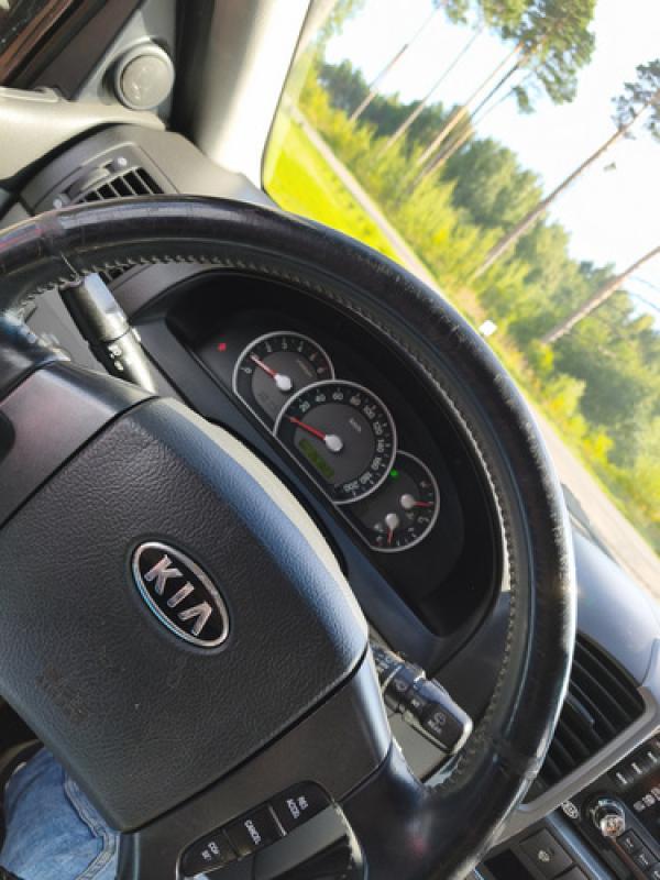 Black Kia Sorento 2006 in Parnu, with an engine capacity of 2.50 L and mileage of 261 thousand km for 3500 €, photo 10 on AUTOMOTO.COM.LV