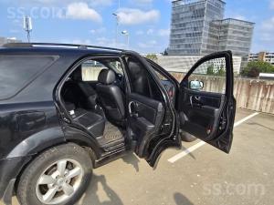 Melns Kia Sorento 2006 Rīga, ar dzinēja tilpumu 2.50 L un nobraukumu 330 tūkst. km par 4600 €, foto 6 vietnē AUTOMOTO.COM.LV