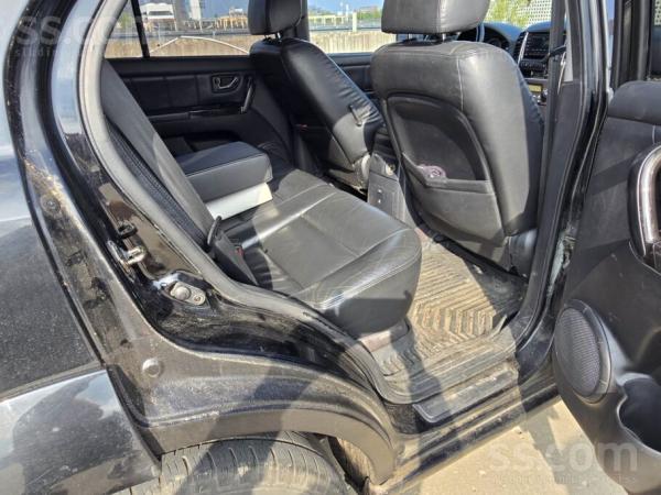 Melns Kia Sorento 2006 Rīga, ar dzinēja tilpumu 2.50 L un nobraukumu 330 tūkst. km par 4600 €, foto 7 vietnē AUTOMOTO.COM.LV