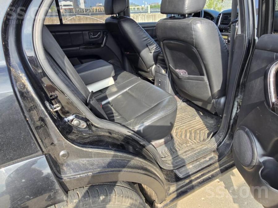 Melns Kia Sorento 2006 Rīga, ar dzinēja tilpumu 2.50 L un nobraukumu 330 tūkst. km par 4600 €, foto 8 vietnē AUTOMOTO.COM.LV