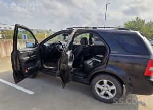 Melns Kia Sorento 2006 Rīga, ar dzinēja tilpumu 2.50 L un nobraukumu 330 tūkst. km par 4600 €, foto 9 vietnē AUTOMOTO.COM.LV