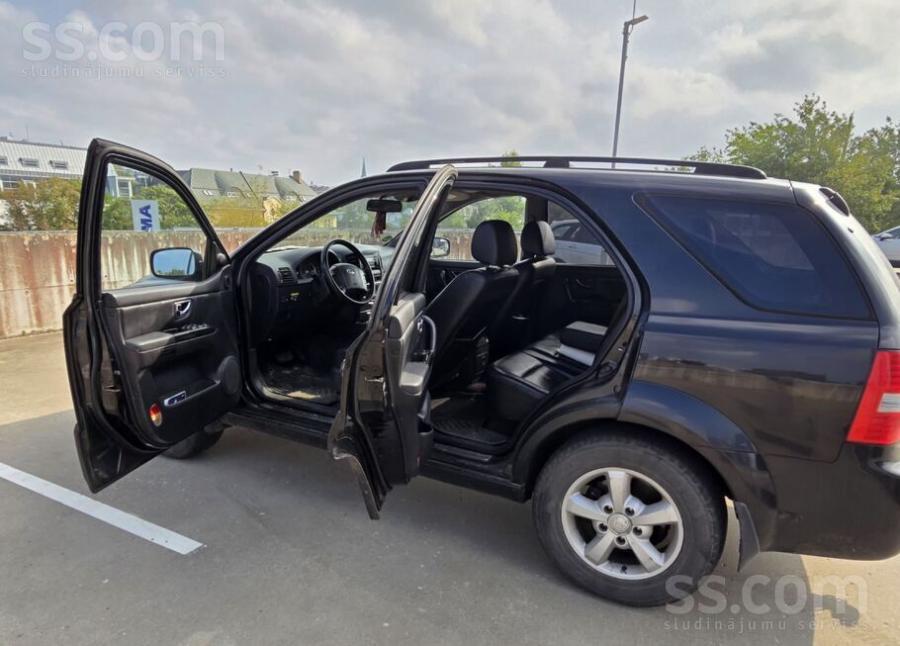Melns Kia Sorento 2006 Rīga, ar dzinēja tilpumu 2.50 L un nobraukumu 330 tūkst. km par 4600 €, foto 9 vietnē AUTOMOTO.COM.LV