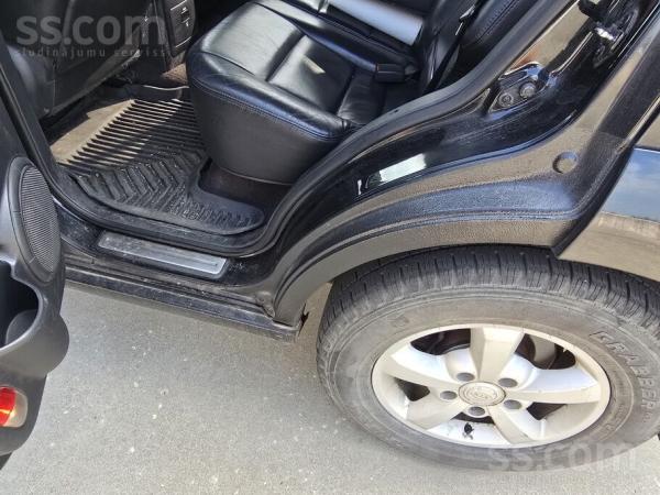 Melns Kia Sorento 2006 Rīga, ar dzinēja tilpumu 2.50 L un nobraukumu 330 tūkst. km par 4600 €, foto 9 vietnē AUTOMOTO.COM.LV