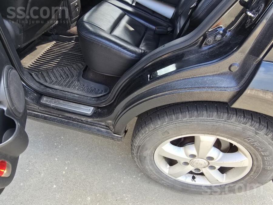 Melns Kia Sorento 2006 Rīga, ar dzinēja tilpumu 2.50 L un nobraukumu 330 tūkst. km par 4600 €, foto 10 vietnē AUTOMOTO.COM.LV