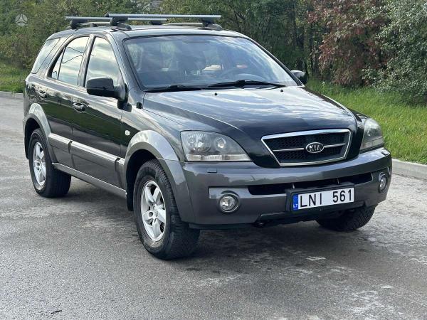 Kia Sorento 2006 in Ukmerge on AUTOMOTO.COM.LV Black Kia Sorento 2006 in Ukmerge, with an engine capacity of 2.50 L and mileage of 222 thousand km for 2100 €, photo 4 on AUTOMOTO.COM.LV