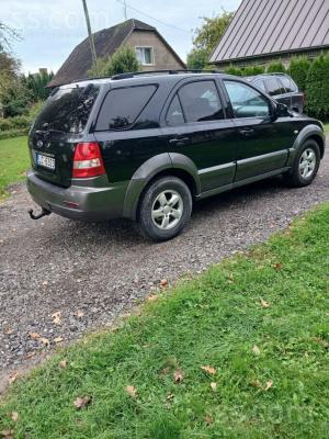 Black Kia Sorento 2006 in Jelgava, with an engine capacity of 2.50 L and mileage of 270 thousand km for 2200 €, photo 3 on AUTOMOTO.COM.LV