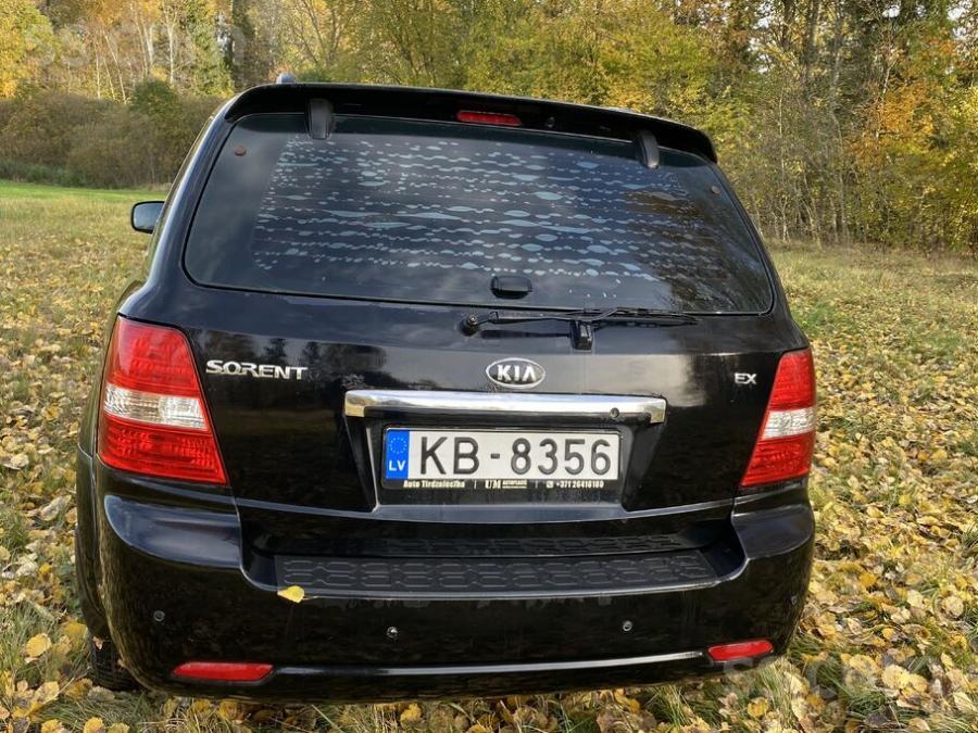 Black Kia Sorento 2007 in Liepaja, with an engine capacity of 2.50 L and mileage of 235 thousand km for 2700 €, photo 3 on AUTOMOTO.COM.LV
