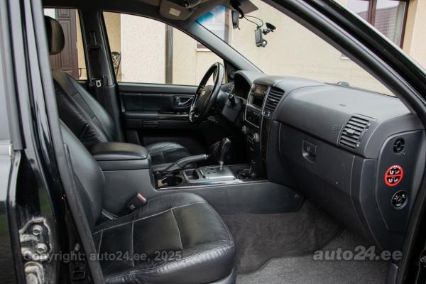 Black Kia Sorento 2007 in Tallinn, with an engine capacity of 2.50 L and mileage of 182 thousand km for 3990 €, photo 11 on AUTOMOTO.COM.LV