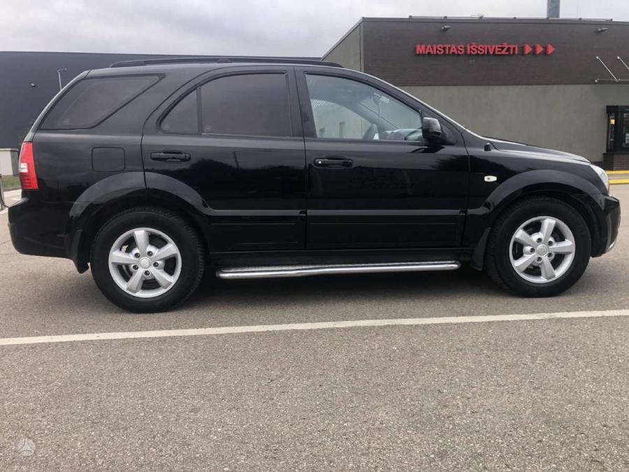 Black Kia Sorento 2007 in Kaunas, with an engine capacity of 2.50 L and mileage of 247 thousand km for 3500 €, photo 4 on AUTOMOTO.COM.LV