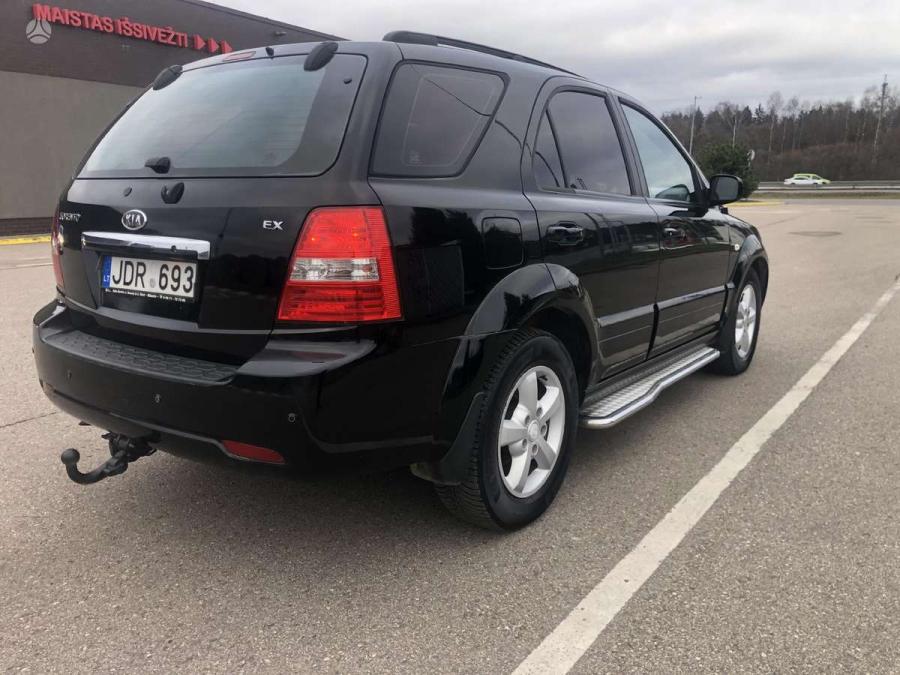 Black Kia Sorento 2007 in Kaunas, with an engine capacity of 2.50 L and mileage of 247 thousand km for 3500 €, photo 5 on AUTOMOTO.COM.LV