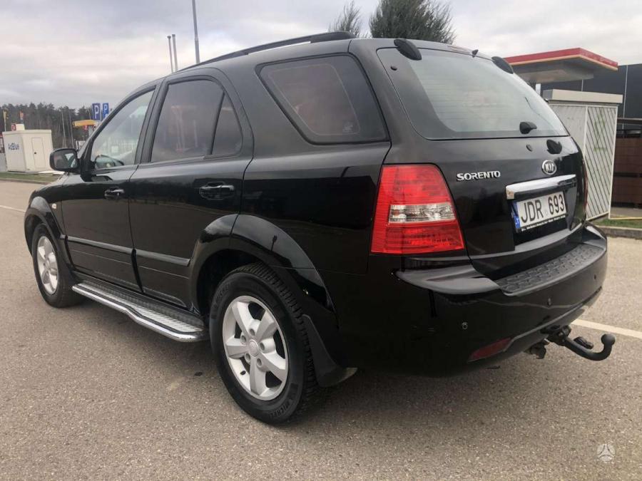 Black Kia Sorento 2007 in Kaunas, with an engine capacity of 2.50 L and mileage of 247 thousand km for 3500 €, photo 6 on AUTOMOTO.COM.LV
