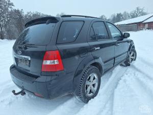 Black Kia Sorento 2007 in Prienai, with an engine capacity of 2.50 L and mileage of 186 thousand km for 2499 €, photo 4 on AUTOMOTO.COM.LV