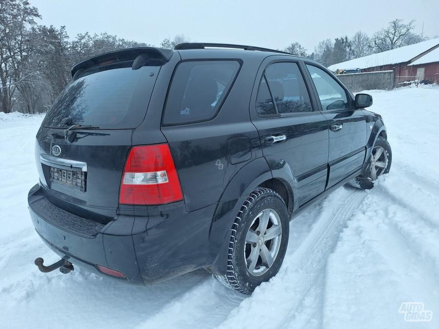 Black Kia Sorento 2007 in Prienai, with an engine capacity of 2.50 L and mileage of 186 thousand km for 2499 €, photo 4 on AUTOMOTO.COM.LV