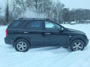 Black Kia Sorento 2007 in Prienai, with an engine capacity of 2.50 L and mileage of 186 thousand km for 2499 €, photo 10 on AUTOMOTO.COM.LV