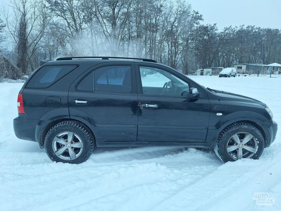 Black Kia Sorento 2007 in Prienai, with an engine capacity of 2.50 L and mileage of 186 thousand km for 2499 €, photo 10 on AUTOMOTO.COM.LV