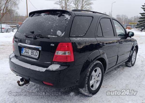 Black Kia Sorento 2007 in Johvi, with an engine capacity of 3.30 L and mileage of 371 thousand km for 3000 €, photo 4 on AUTOMOTO.COM.LV