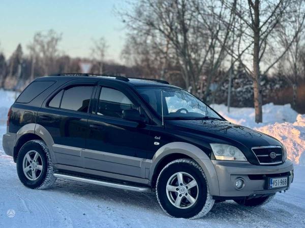 Black Kia Sorento 2007 in Radviliskis, with an engine capacity of 2.50 L and mileage of 276 thousand km for 2300 €, photo 3 on AUTOMOTO.COM.LV