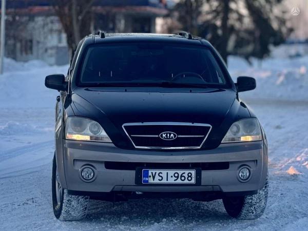 Black Kia Sorento 2007 in Radviliskis, with an engine capacity of 2.50 L and mileage of 276 thousand km for 2300 €, photo 5 on AUTOMOTO.COM.LV