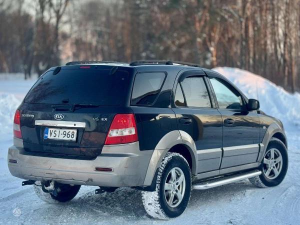 Black Kia Sorento 2007 in Radviliskis, with an engine capacity of 2.50 L and mileage of 276 thousand km for 2300 €, photo 6 on AUTOMOTO.COM.LV