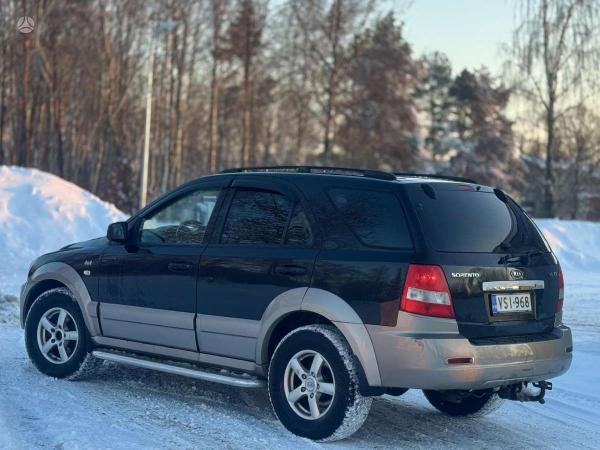 Black Kia Sorento 2007 in Radviliskis, with an engine capacity of 2.50 L and mileage of 276 thousand km for 2300 €, photo 7 on AUTOMOTO.COM.LV