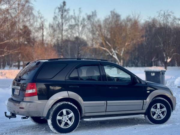 Black Kia Sorento 2007 in Radviliskis, with an engine capacity of 2.50 L and mileage of 276 thousand km for 2300 €, photo 8 on AUTOMOTO.COM.LV