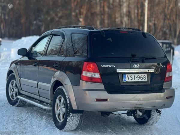 Black Kia Sorento 2007 in Radviliskis, with an engine capacity of 2.50 L and mileage of 276 thousand km for 2300 €, photo 9 on AUTOMOTO.COM.LV