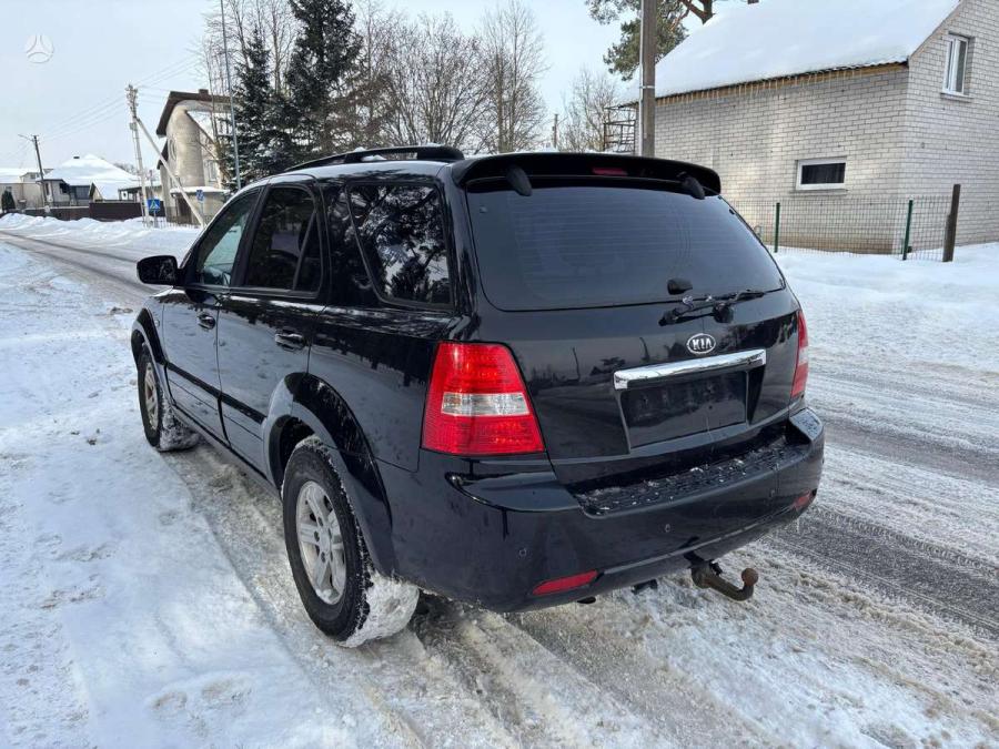 Black Kia Sorento 2007 in Marijampole, with an engine capacity of 2.50 L and mileage of 205 thousand km for 2200 €, photo 4 on AUTOMOTO.COM.LV
