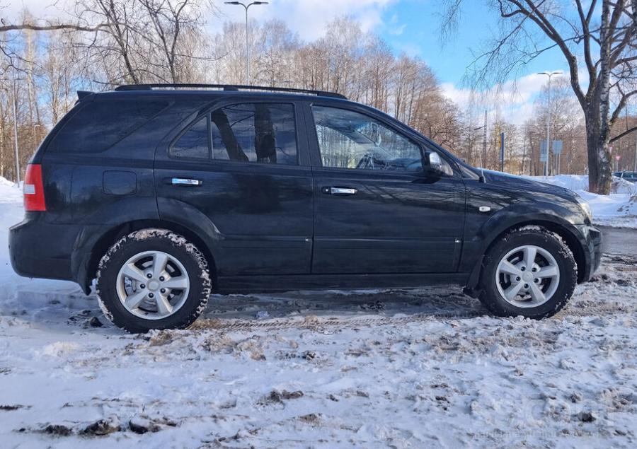 Melns Kia Sorento 2007 Rīga, ar dzinēja tilpumu 2.50 L un nobraukumu 316 tūkst. km par 3190 €, foto 6 vietnē AUTOMOTO.COM.LV
