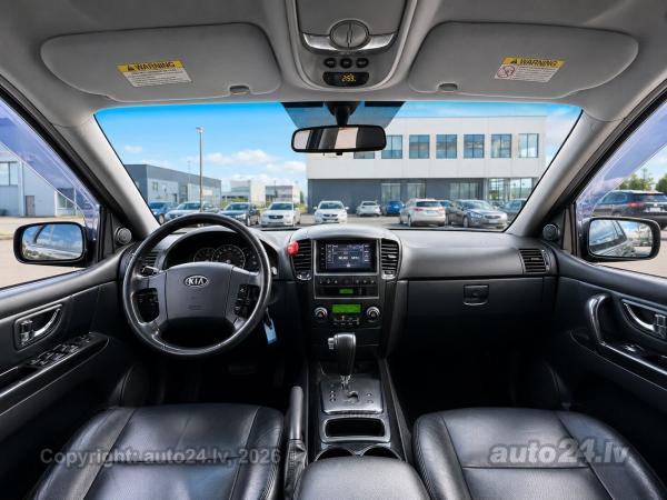 Black Kia Sorento 2007 in Tallinn, with an engine capacity of 2.50 L and mileage of 256 thousand km for 3999 €, photo 8 on AUTOMOTO.COM.LV