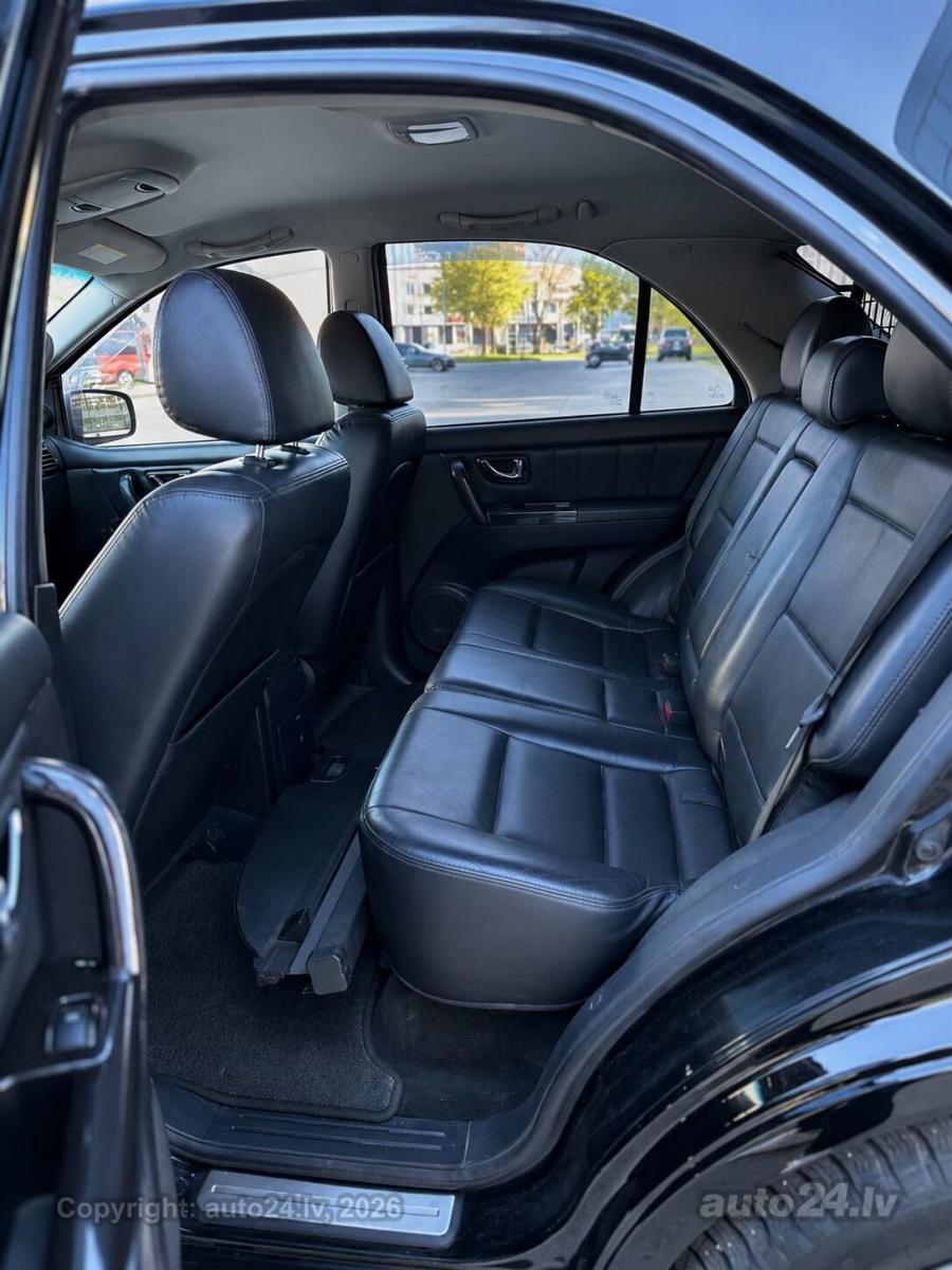 Melns Kia Sorento 2007 Tallina, ar dzinēja tilpumu 2.50 L un nobraukumu 256 tūkst. km par 3999 €, foto 12 vietnē AUTOMOTO.COM.LV