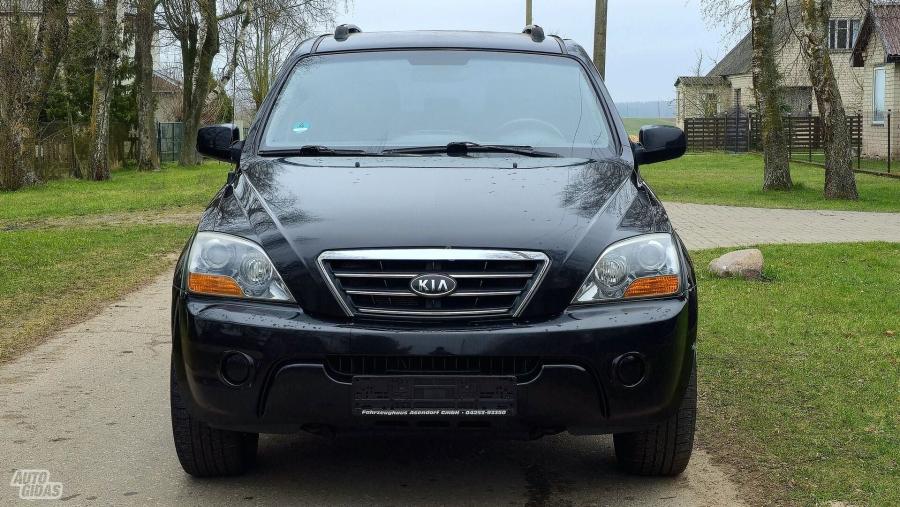 Black Kia Sorento 2007 in Marijampole, with an engine capacity of 2.50 L and mileage of 288 thousand km for 2799 €, photo 4 on AUTOMOTO.COM.LV