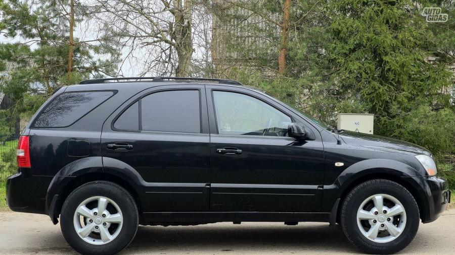 Black Kia Sorento 2007 in Marijampole, with an engine capacity of 2.50 L and mileage of 288 thousand km for 2799 €, photo 9 on AUTOMOTO.COM.LV