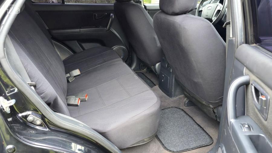 Black Kia Sorento 2007 in Marijampole, with an engine capacity of 2.50 L and mileage of 288 thousand km for 2799 €, photo 12 on AUTOMOTO.COM.LV